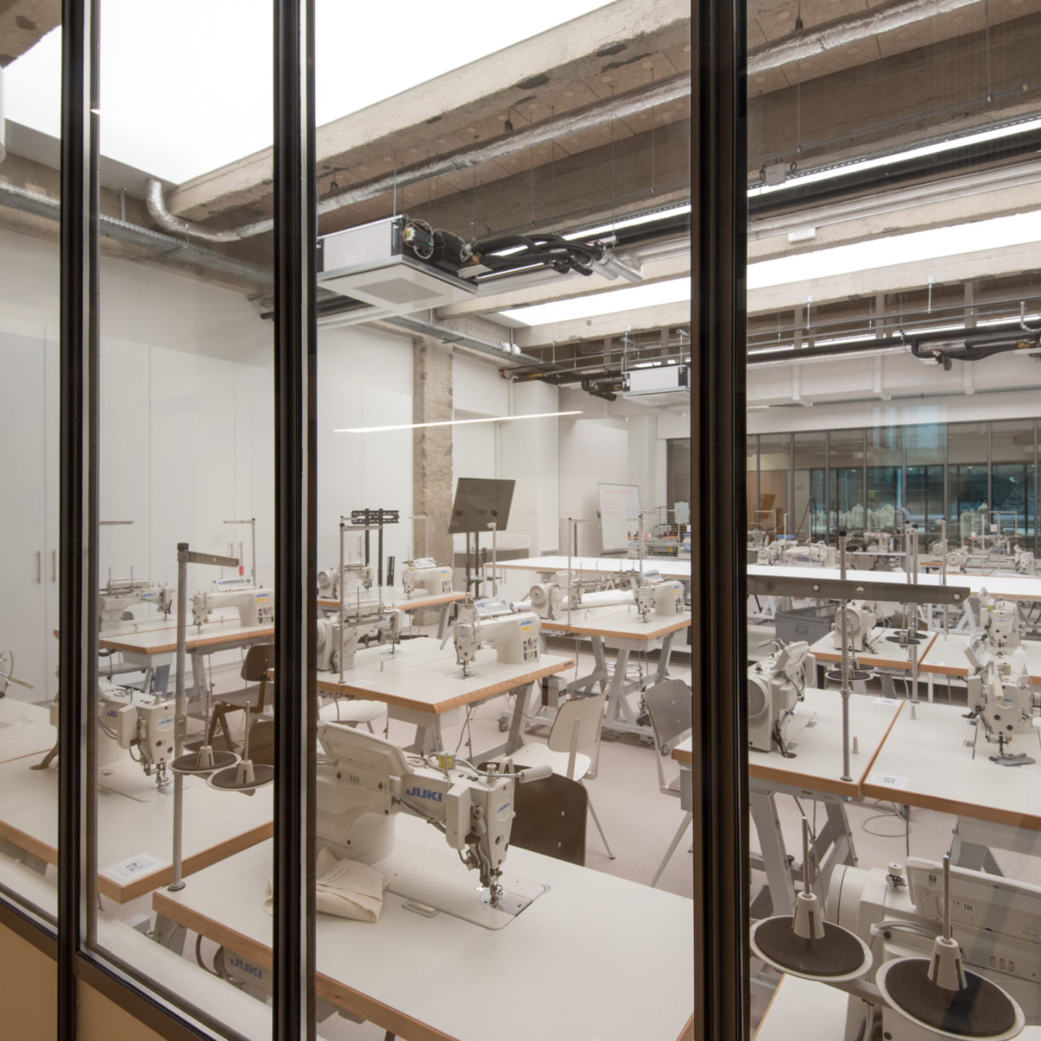 Fashion school in Paris: study fashion design, management and couture ...